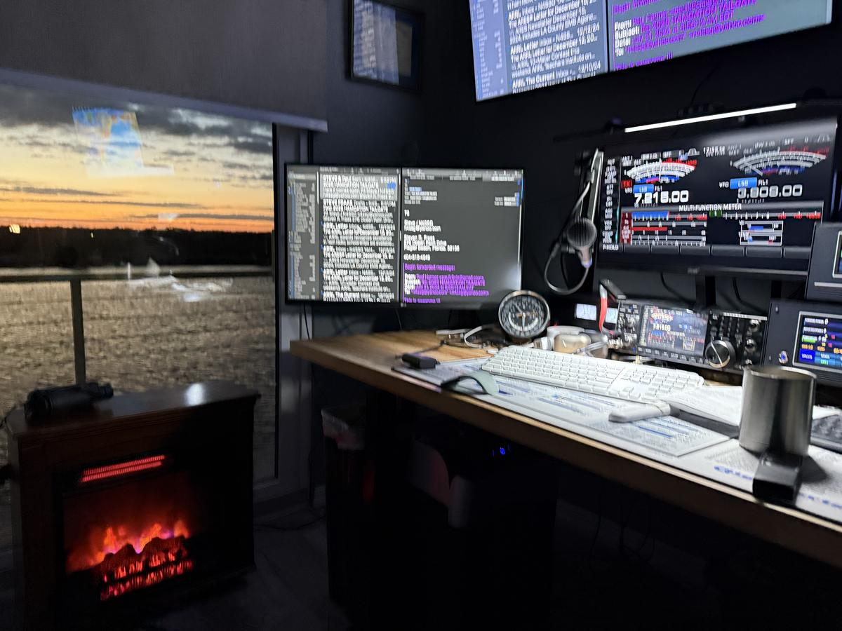 FCC Callsign Lookup from QTH.com